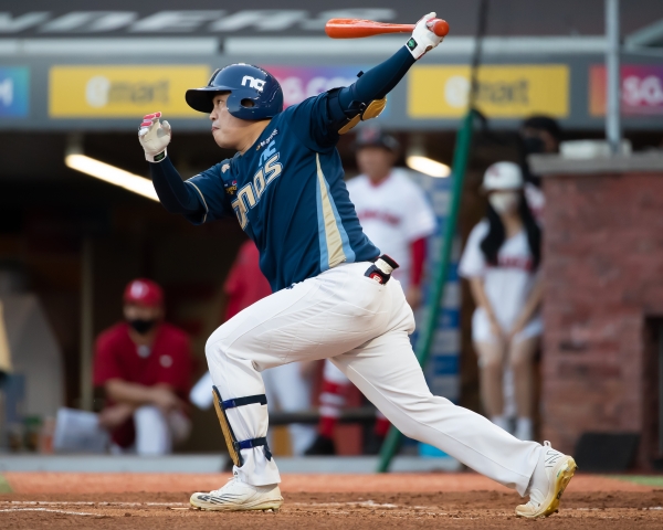 '권희동 3점 홈런' NC, SSG에 3-2